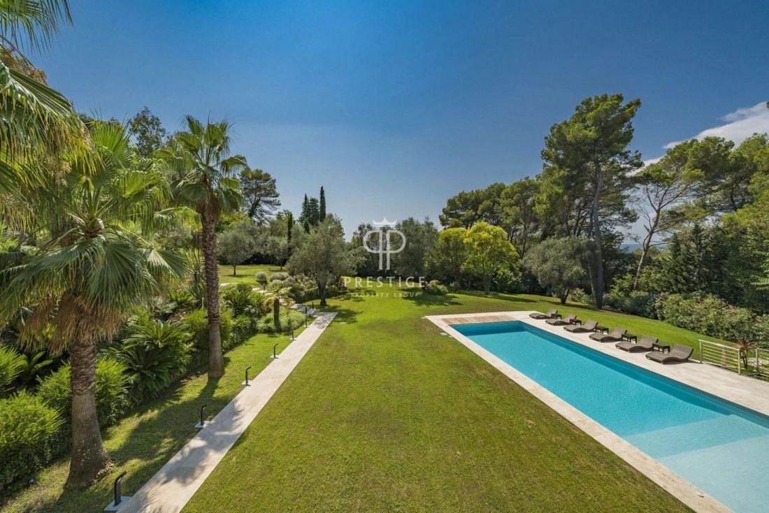 Luxuriöse Villa Mit 9 In Mougins, Provence Alpes Côte D'azur ...