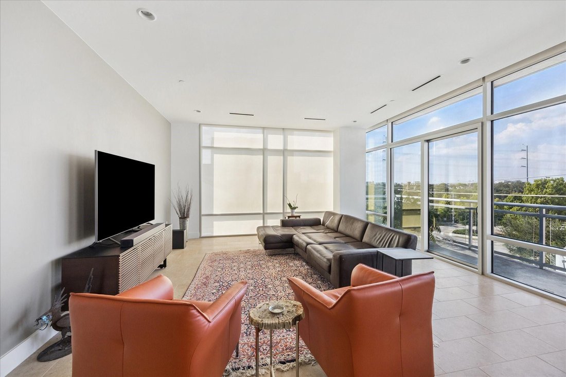 Condominium In Houston In Houston, Texas, United States For Sale (16510909)