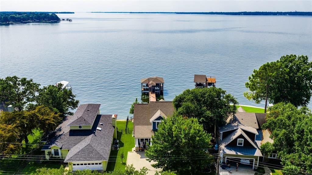 Single Family Residence In Gun Barrel In Gun Barrel City, Texas, United ...