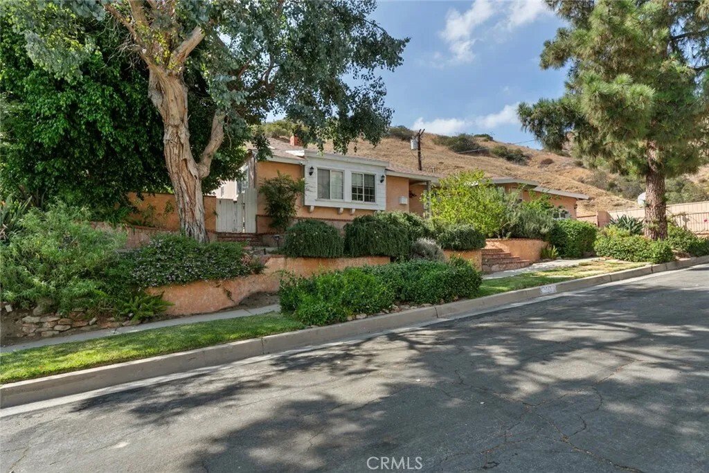 Single Family Residence In Sun Valley In Los Angeles, California ...