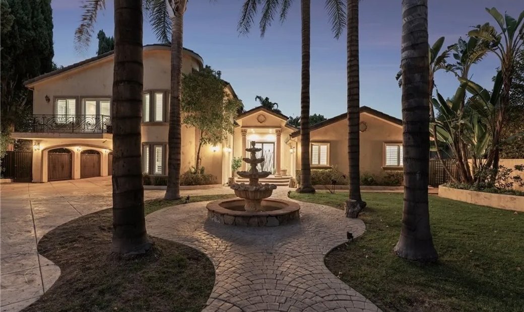 Single Family Residence In Woodland In Los Angeles, California, United ...