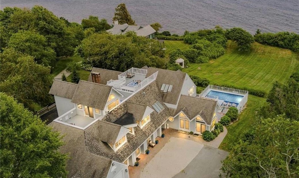 Elegant Waterfront Estate In In Portsmouth, Rhode Island, United States ...
