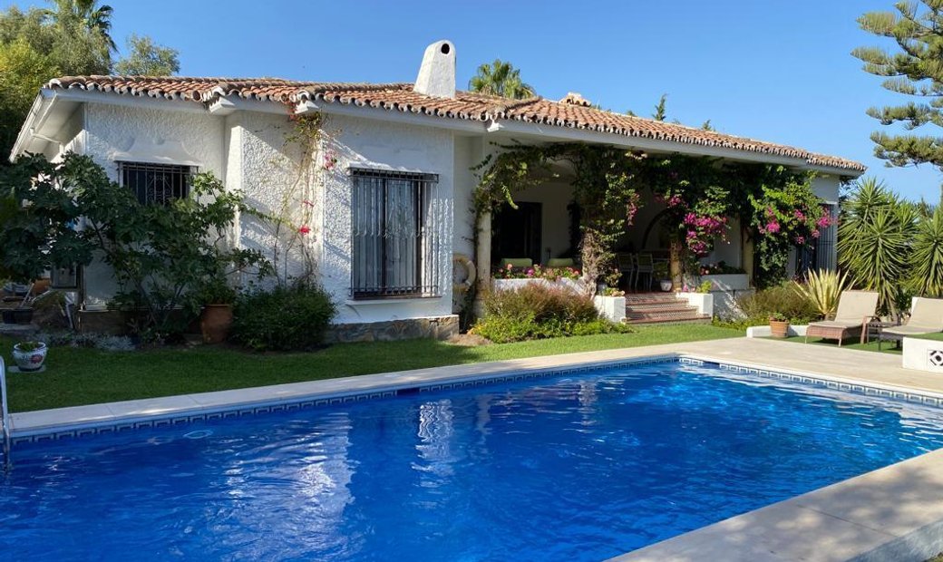 excepcional-bungalow-contempor-neo-con-vistas-en-estepona-andaluc-a