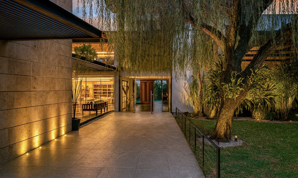 Modern Architectural House In Paseo De Las Primaveras In Mexico City ...