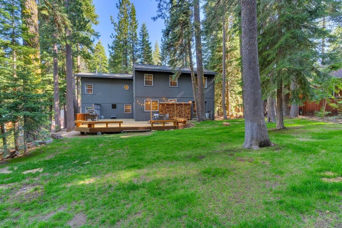 Cozy Tahoe Donner Cabin With Scenic Deck In Truckee, California, United ...