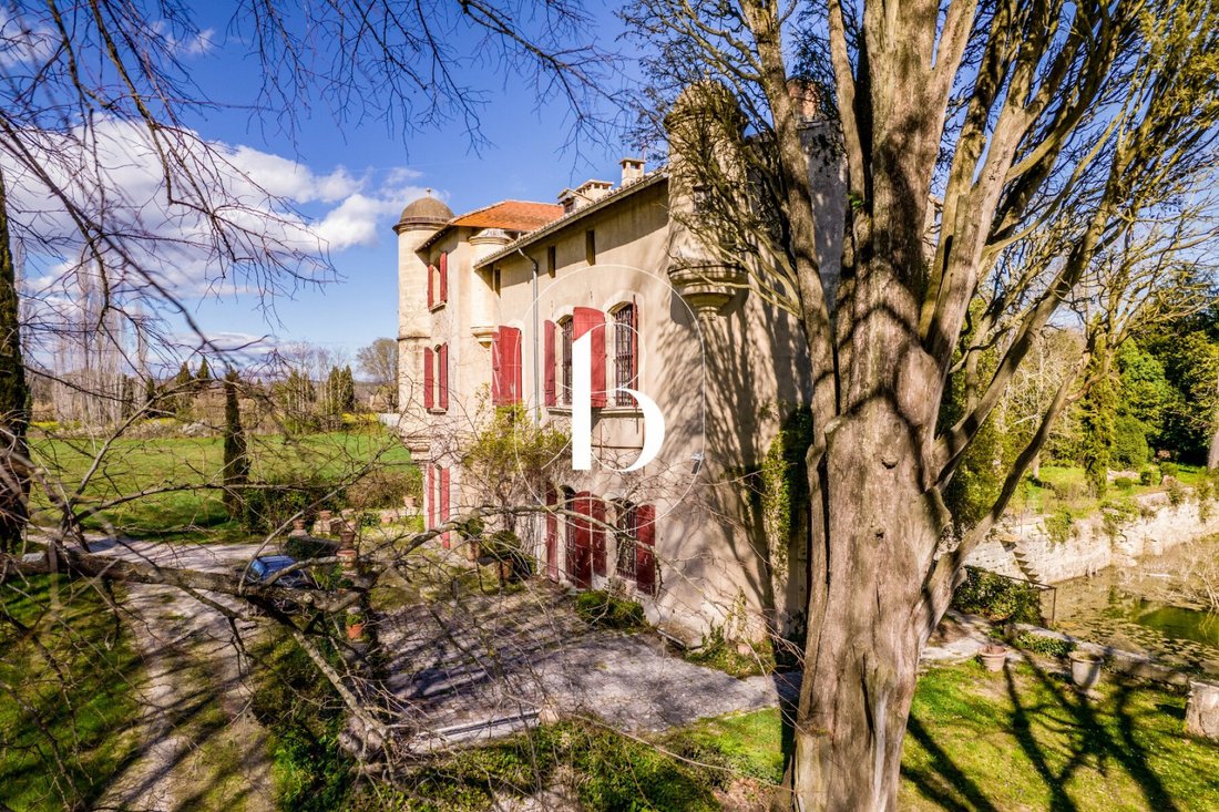Sale Of Château Uzes, 295m² 11 Rooms €1,700,000 En Uzès, Occitania ...