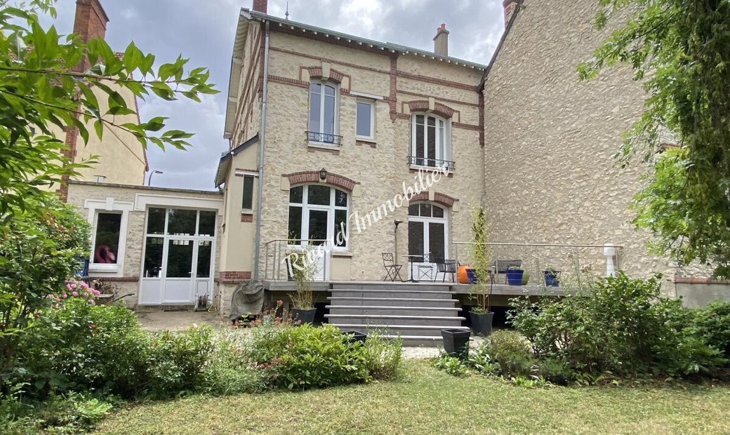 House/Villa Charming Character Home In Chartres, Centre Val De Loire ...