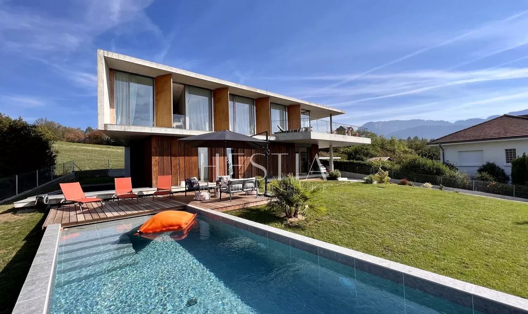 Annecy House In Annecy, Auvergne Rhône Alpes, France For Sale (16539250)