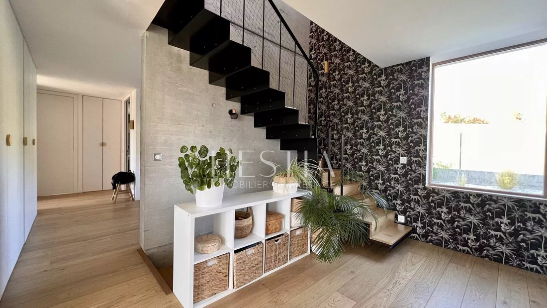 Annecy House In Annecy, Auvergne Rhône Alpes, France For Sale (16539250)