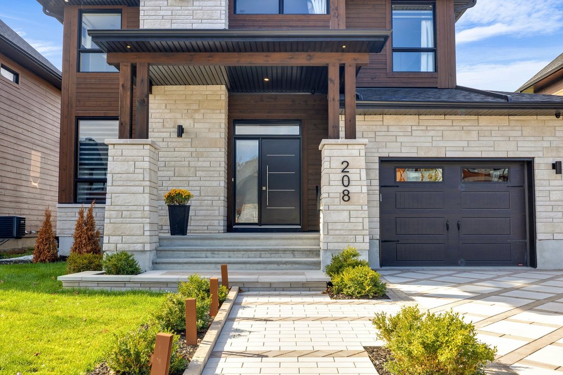 Impeccable Turnkey Home In Chelsea Creek In Chelsea, Quebec, Canada For ...