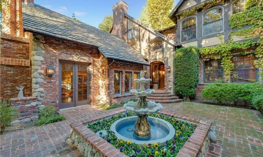 Single Family Residence In In La Cañada Flintridge, California, United ...