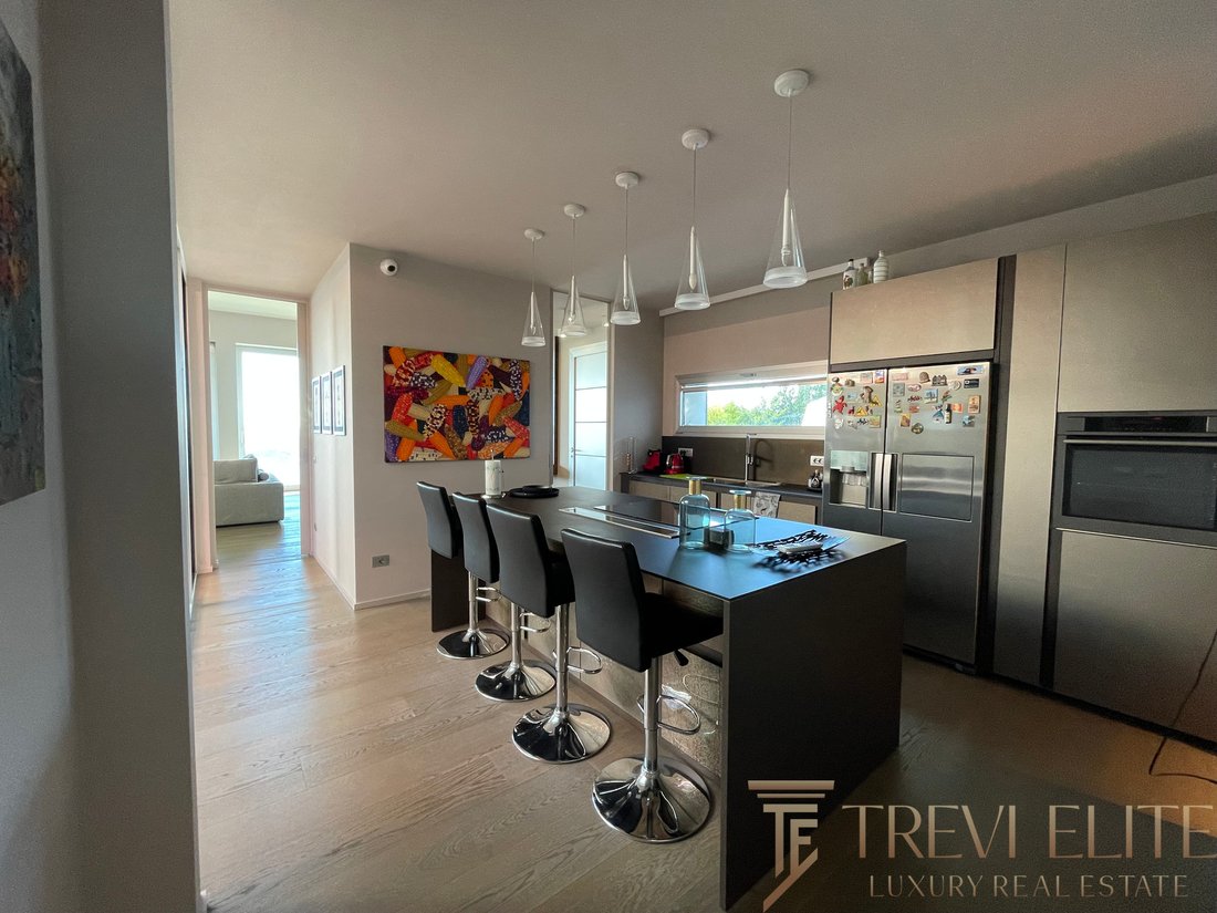 Moderne Villa Mit Panoramablick Auf In Massino Visconti, Piemont ...