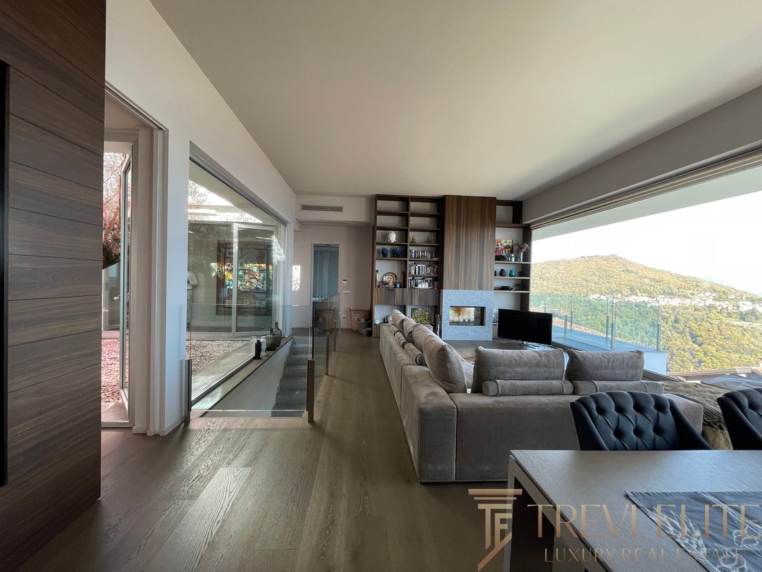 Moderne Villa Mit Panoramablick Auf In Massino Visconti, Piemont ...