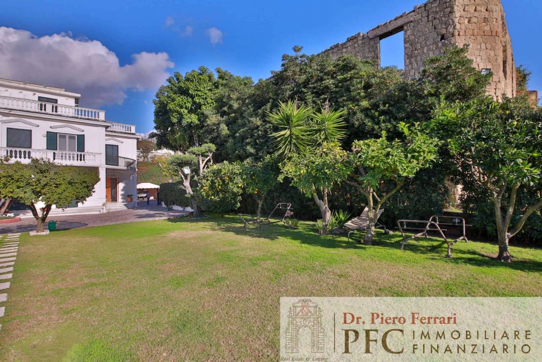 Une Splendide Villa à Marechiaro Dans Naples, Campanie, Italie à Vendre ...
