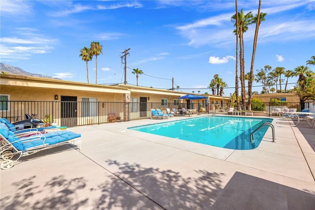 Multi Family In Palm Springs En Palm Springs, Ca, United States En ...
