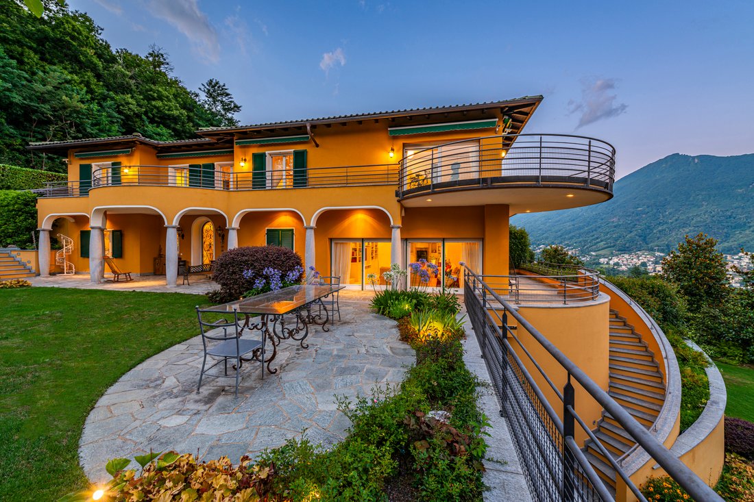 Villa Sissi Ein Bezaubernder Rückzugsort Am In Porza, Tessin, Schweiz ...