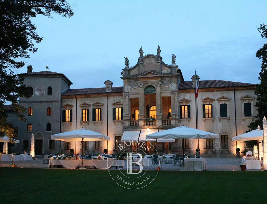 Verona: Eighteenth Century Elegance In The Heart Of In Verona, Veneto ...
