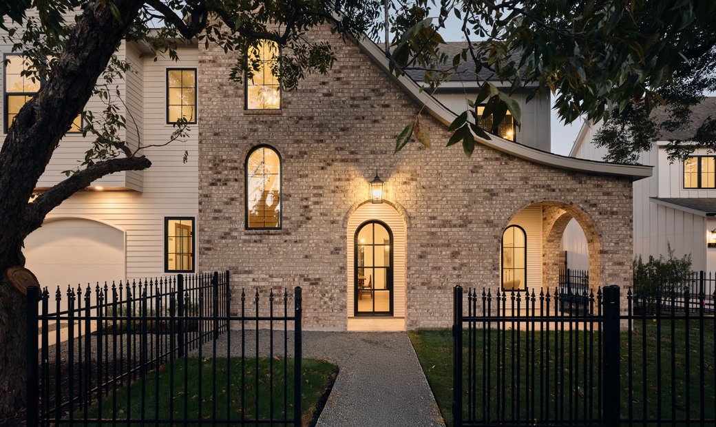 Tudor Inspired Residence In The Heart Of East En Austin, Texas, Estados ...