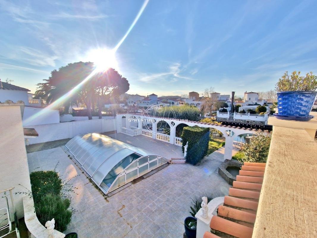 Empuriabrava Villa With A 30m Mooring, Large Plot, Pool, In Spanien Zu Verkaufen (16544743)