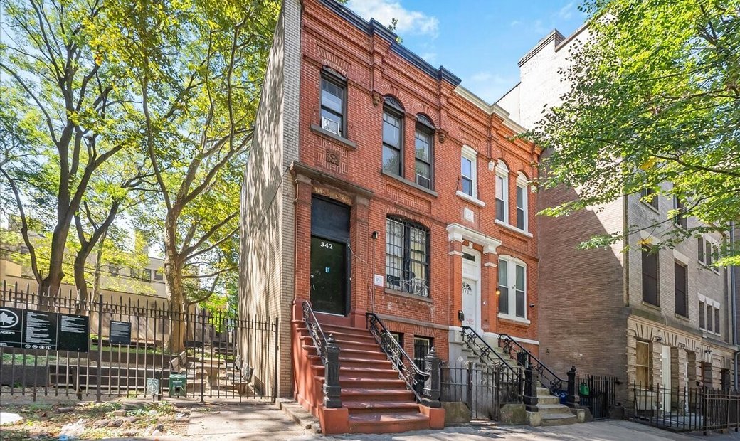 342 E 141 St St, Townhouse Mott Dans New York, état De New York, états ...
