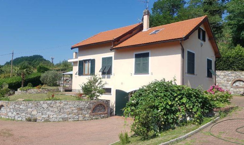 Villa Sant'olcese Sur 3 Niveaux Dans Piccarello, Ligurie, Italie à ...