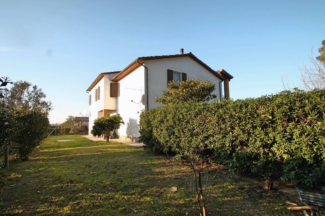 Capalbio Spacious Rural Farmhouse With Private Courtyard Dans Capalbio ...