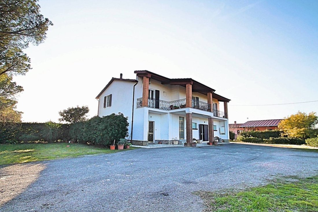 Capalbio Spacious Rural Farmhouse With Private Courtyard In Capalbio ...