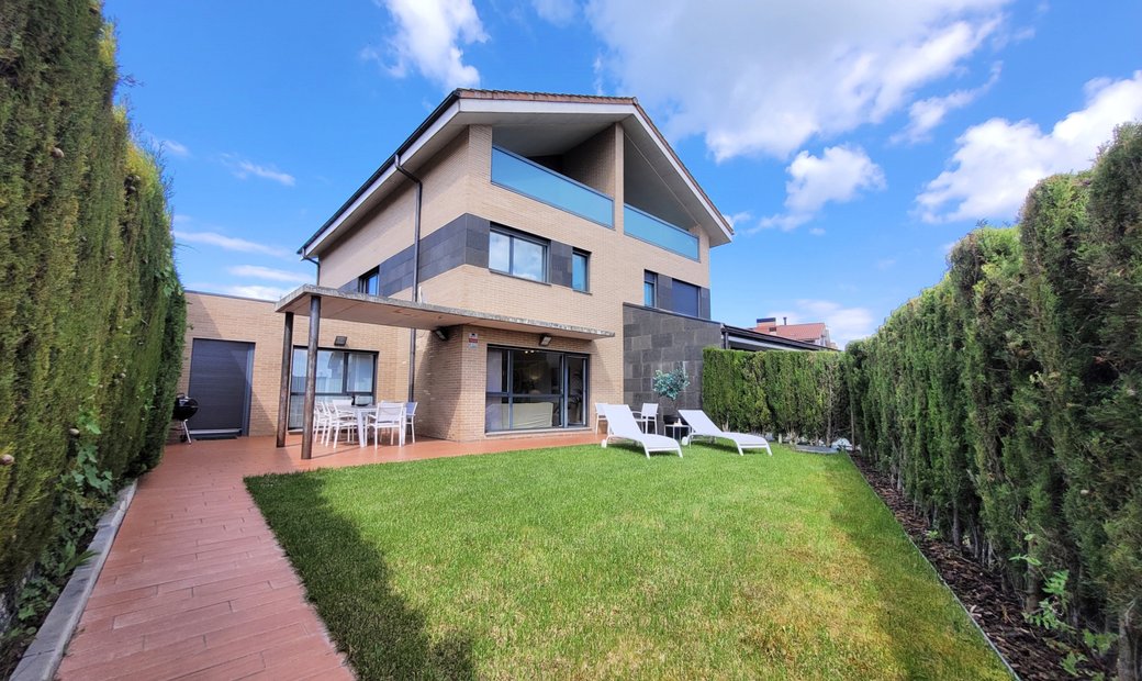Zusti. Belle Maison Parée De 237 M2 Utiles Avec Dans Iza/Itza, Navarre ...