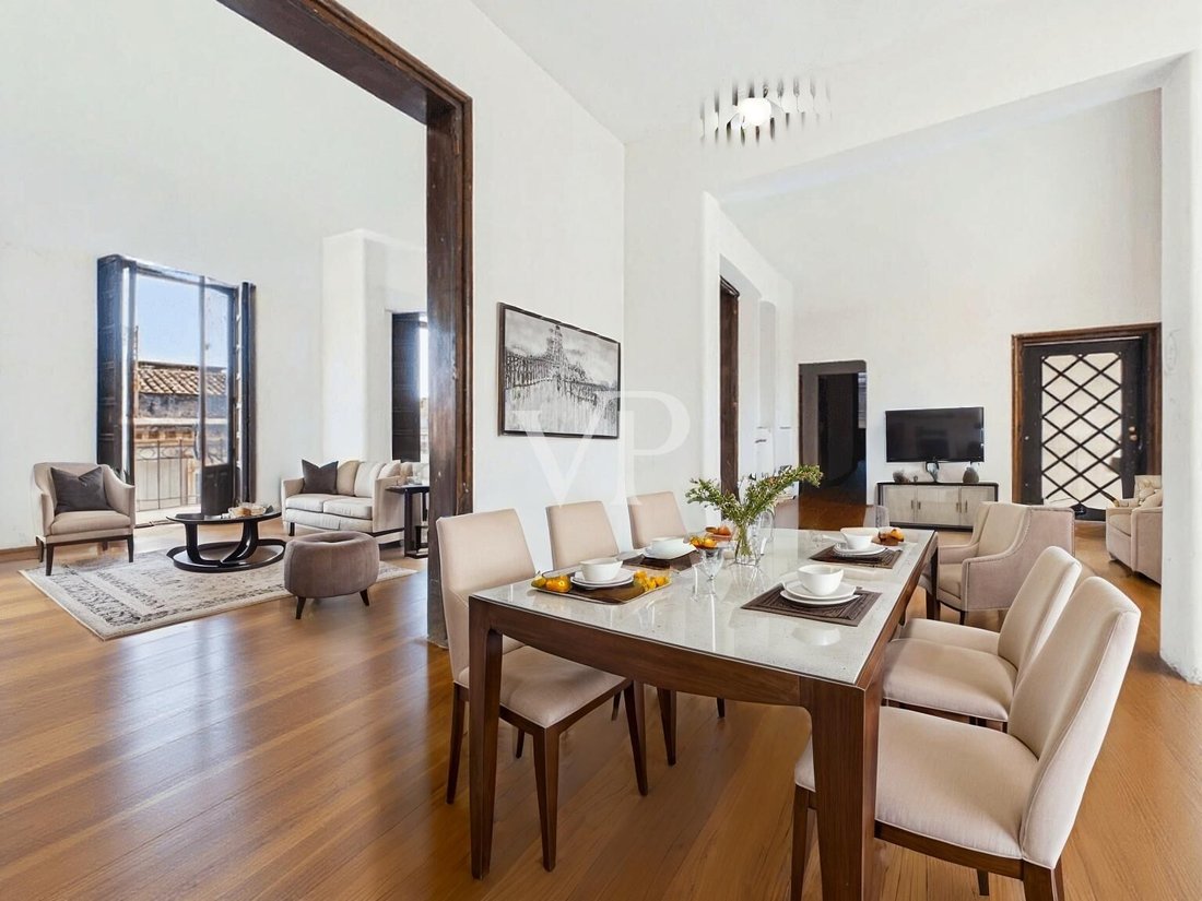 Elegante Attico Su Due Piani Con Terrazzo In Zona In Catania, Sicily ...