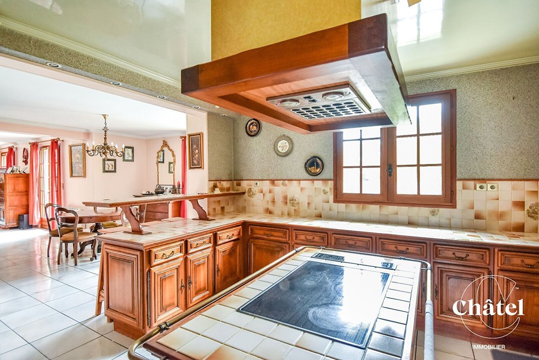 Charming Village Senlis Chantilly Family Home With Pool In Senlis ...