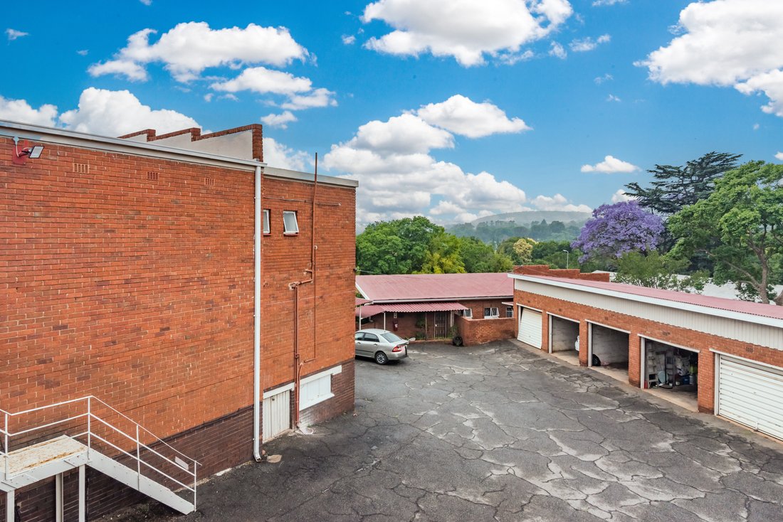 Appartement Ensoleillé Avec Balcon Dans Johannesburg, Gauteng, Afrique ...