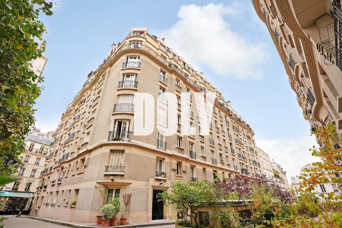 Doly Appartement Montmartre, 75018 In Paris, île De France, France For Sale (16564567)