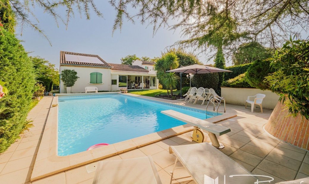 Spacious Family Home With Park, Heated Pool, And In Albi, France Zu ...