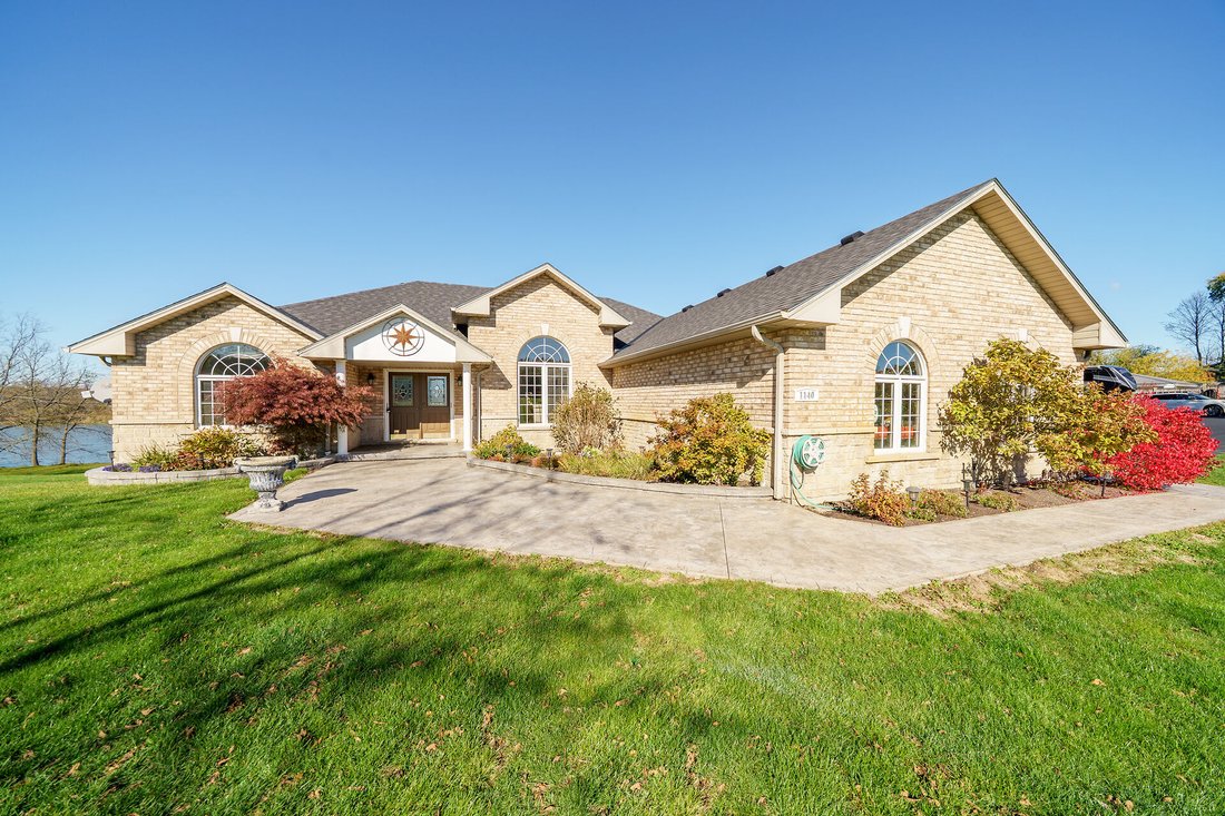 Luxury Riverfront Living On The Grand River. En Cayuga, Ontario, Canadá ...