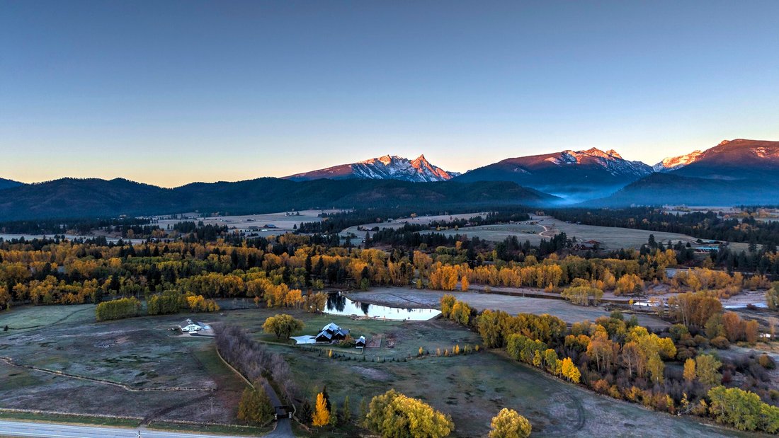Luxury Riverfront Montana Escape In Darby, Montana, United States For ...