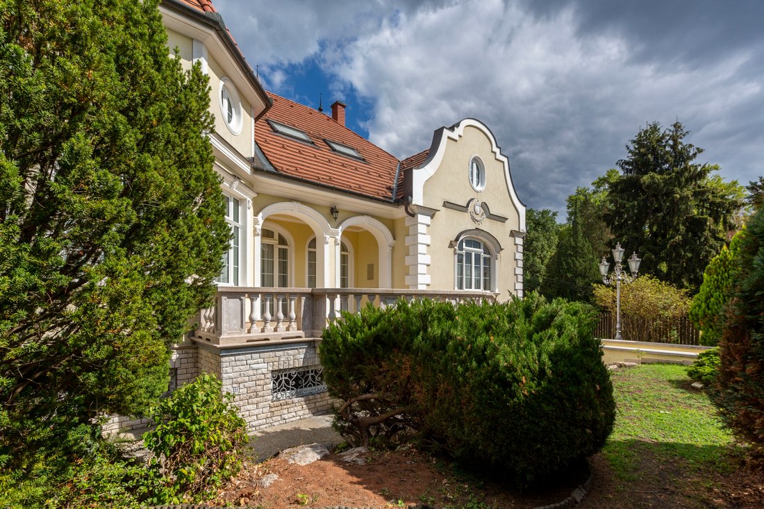 A Stunning Villa For Sale In The 2nd District In Budapest, Hungary For ...