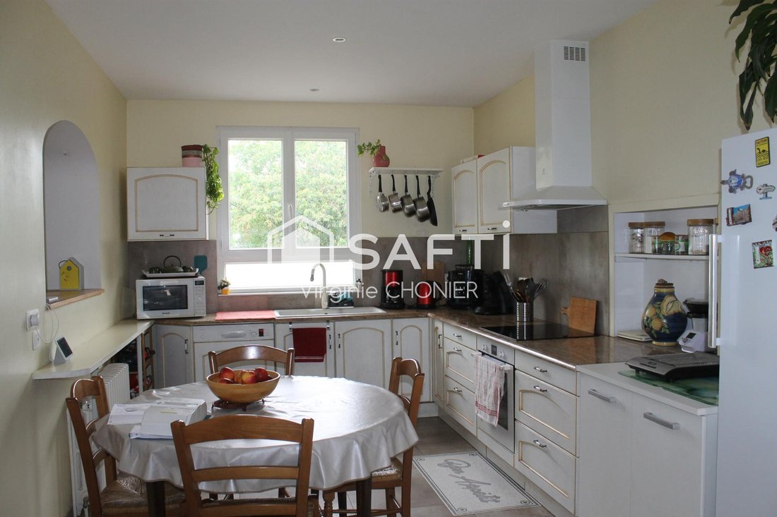 Bel Ensemble Immobilier De 2 In Vendat, Auvergne Rhône Alpes ...