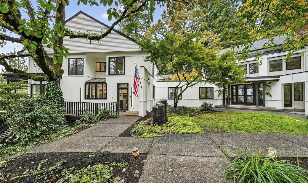 Elegantes Haus Mit Gewölbten In Happy Valley, Oregon, Vereinigte ...