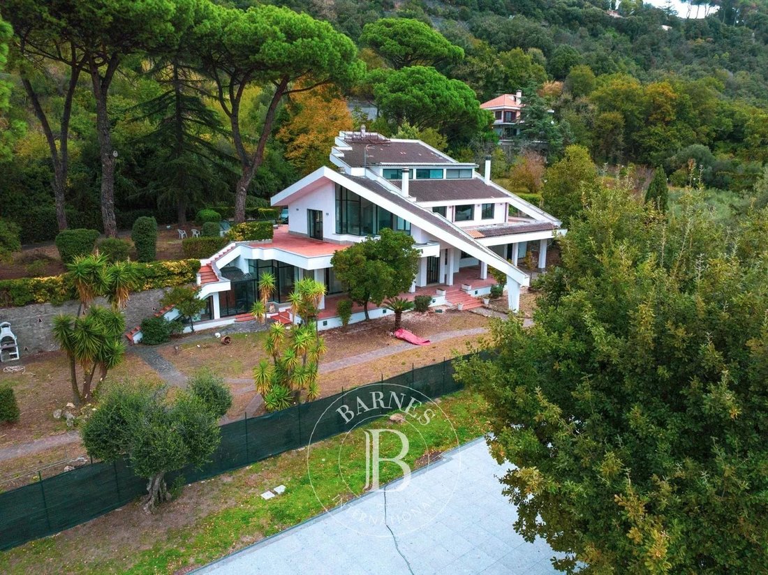 Castel Gandolfo – Exquisite Contemporary Lake En Castel Gandolfo, Lacio ...