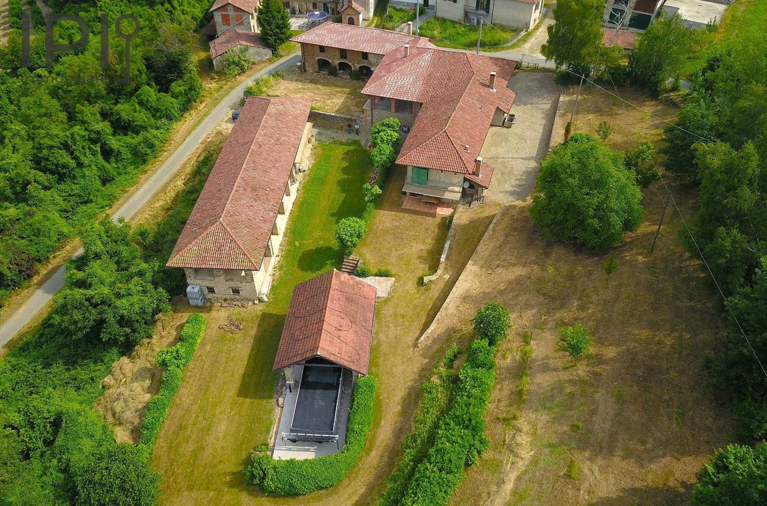 Cascinale / Farmhouse For Sale In Cessole In Cessole, Piedmont, Italy ...