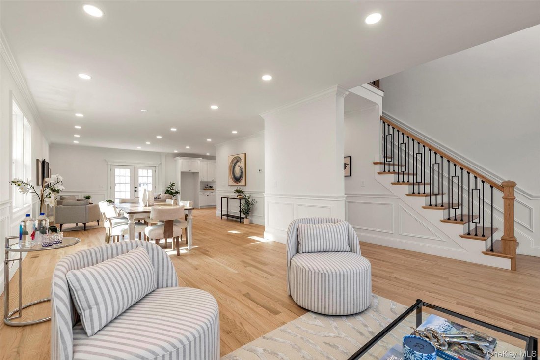 21 Venus Road Syosset, New York En Syosset, Nueva York, Estados Unidos ...