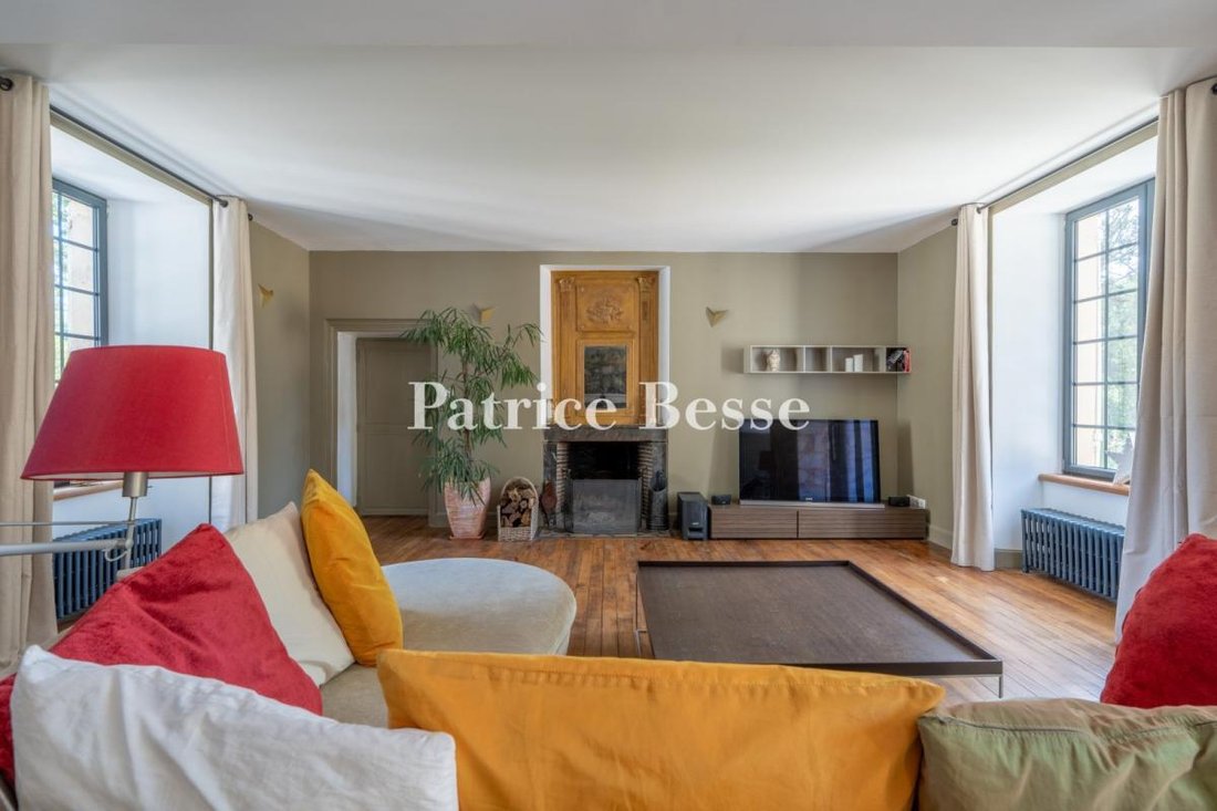 A Fully Renovated, 18th Century Manor In Poitiers, Nouvelle Aquitaine, France For Sale (16578092)