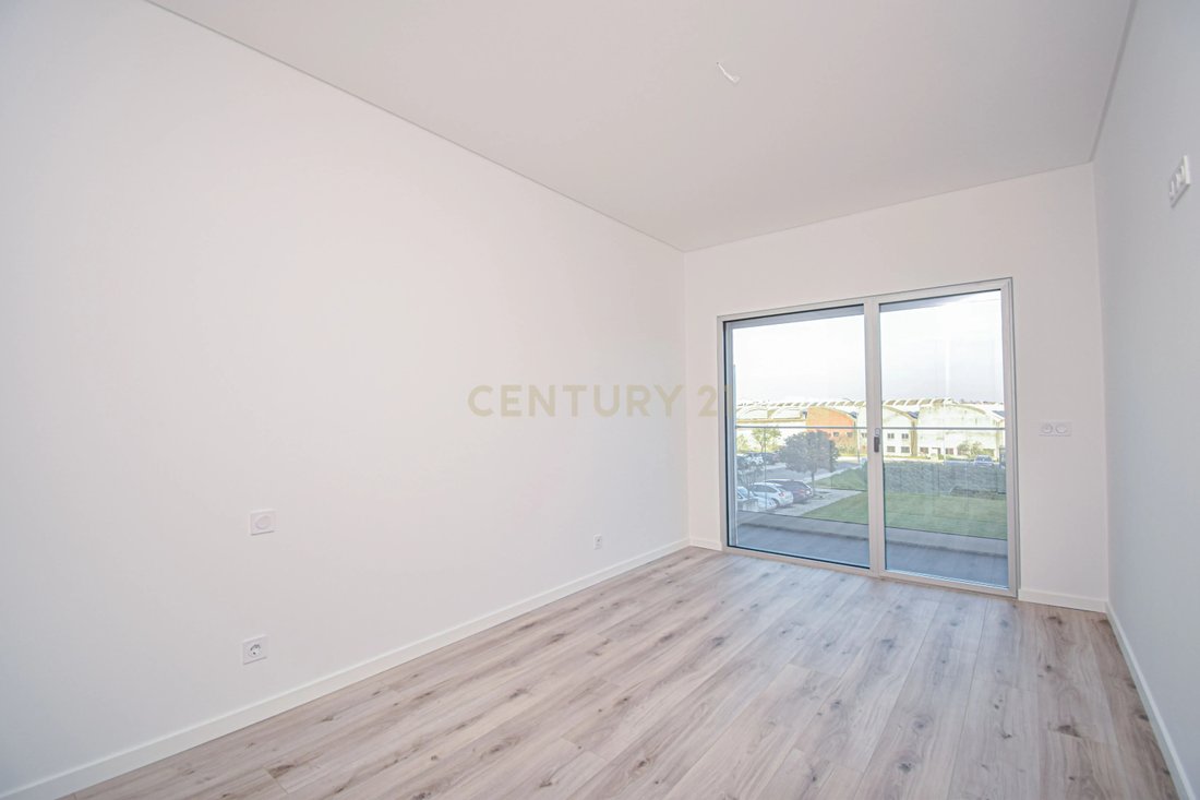 3 Bedroom Apartment In Varandas Da In Carcavelos E Parede, Lisbon ...
