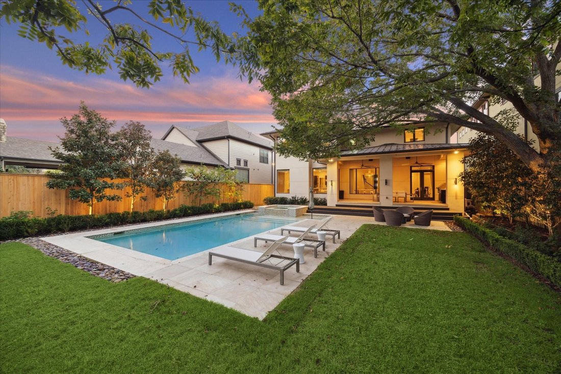 Single Family Residence In Bellaire In Bellaire, Texas, United States ...