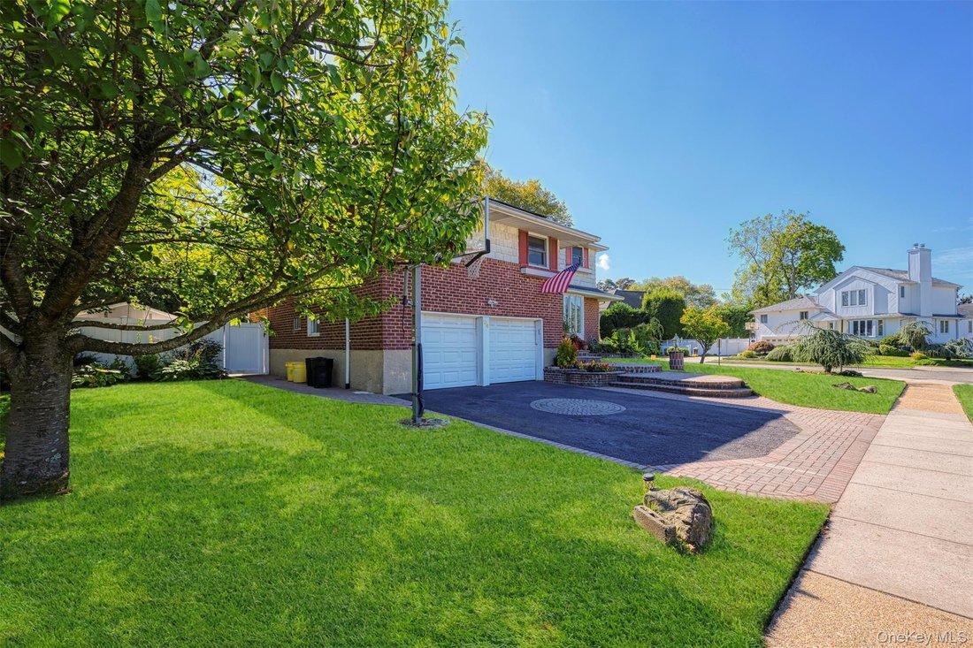 Beautiful Split Level Family Home On A In Plainview, New York, United ...