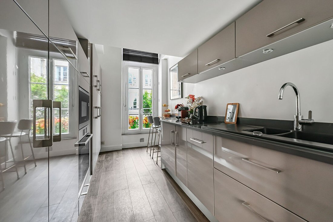 Rue Charlot On The Noble Floor Of A En París, Isla De Francia, Francia ...