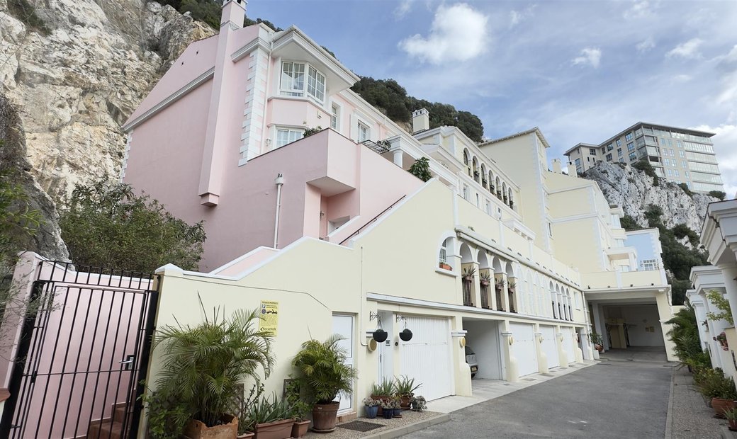 Beautiful 5 Bedroom House In Sunset Close, Gibraltar En Gibraltar ...