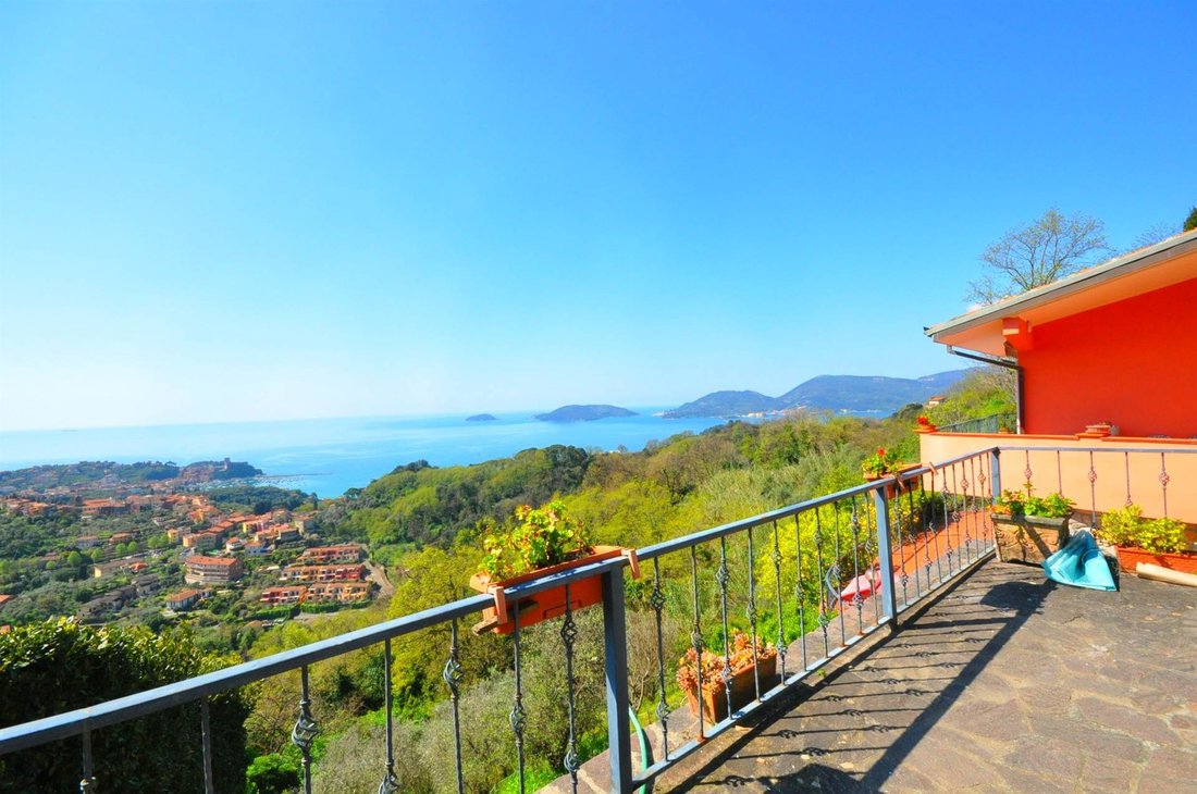 Villa In Vendita A Lerici La Spezia Zona In Lerici, Liguria, Italia In ...