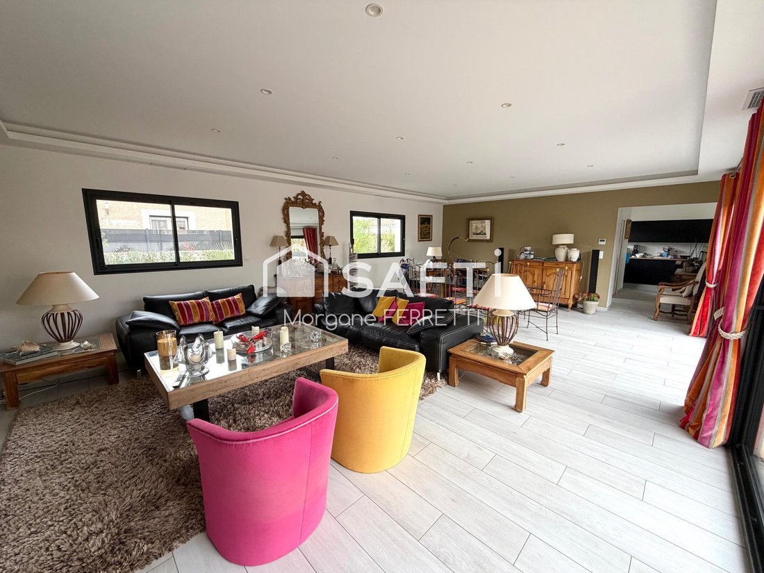 Maison Plain Pied 157 M2 Garage Piscine En Ornaisons, Occitania ...