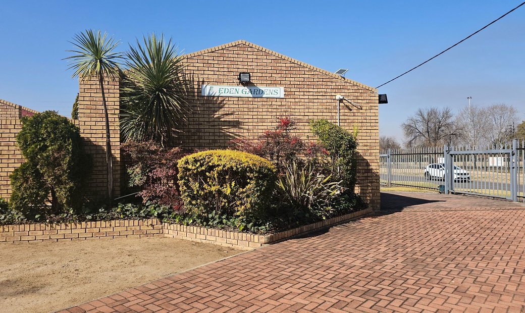 Reihenhaus In Three Rivers Exklusives In Vereeniging, Gauteng ...